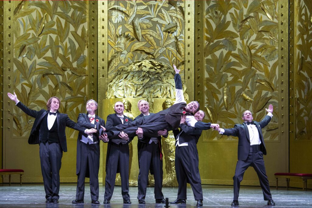 Oper Bonn: "Die lustige Witwe" - Premierenbericht – DAS OPERNMAGAZIN