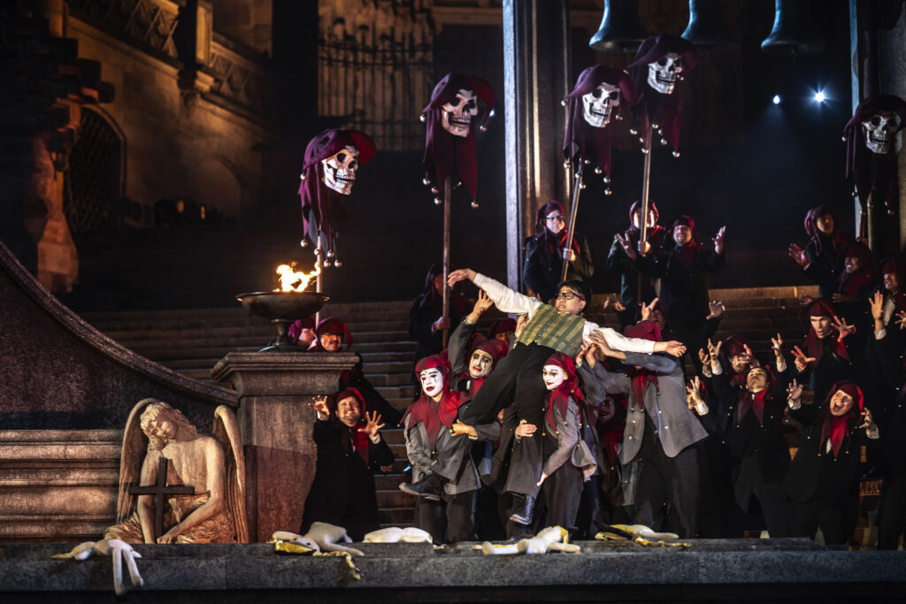 "Fausts Verdammnis" - In Erfurt regiert Mephisto die DomStufen ...