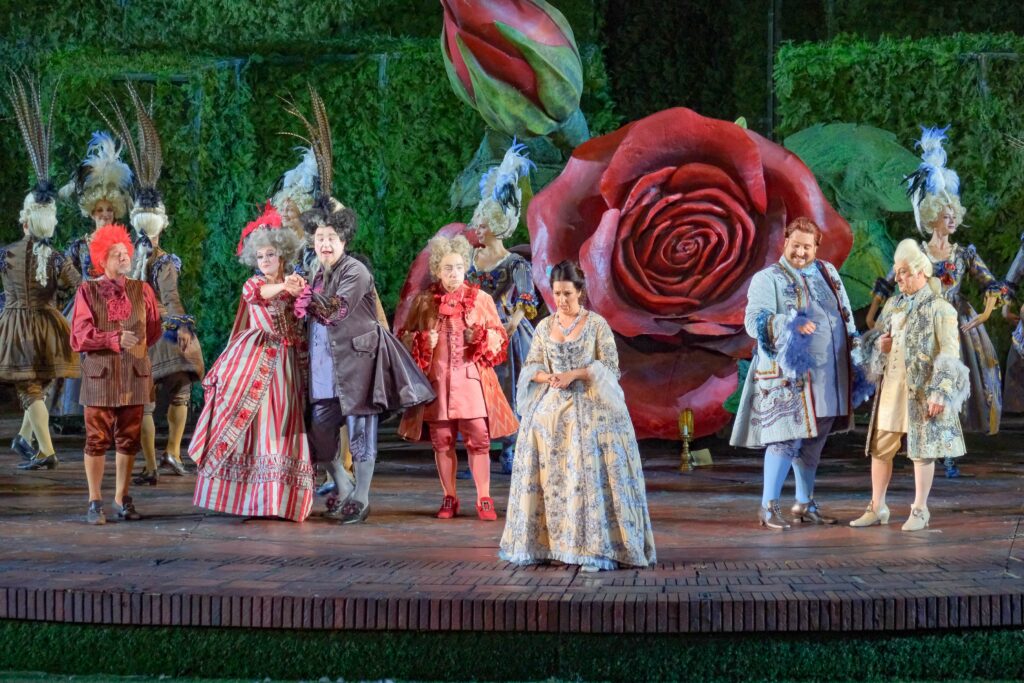 Neorokoko Inszenierung von "Il barbiere di Siviglia" in der Arena von ...